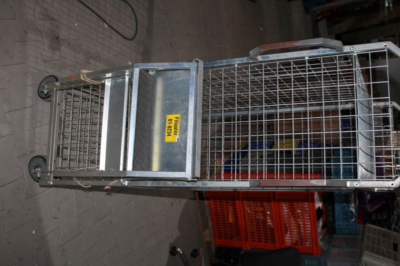 Verrijdbare magazijn kar met trapje 160x90x45cm (Kavel nr: 722431 ...
