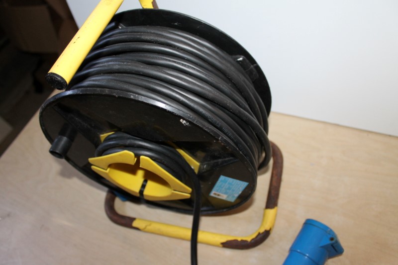 Haspel met Neopreen kabel 40 meter zie foto's (Kavel nr: 765984 ...