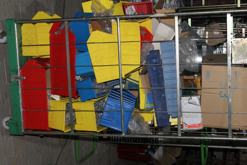 Rolkar met diverse elektro contructie artikelen excl rolkar incl bakken ...