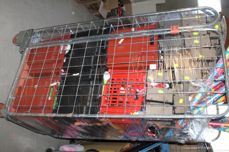 Inhoud rolcontainer ex container is ongesorteerde goederen zo uit ...