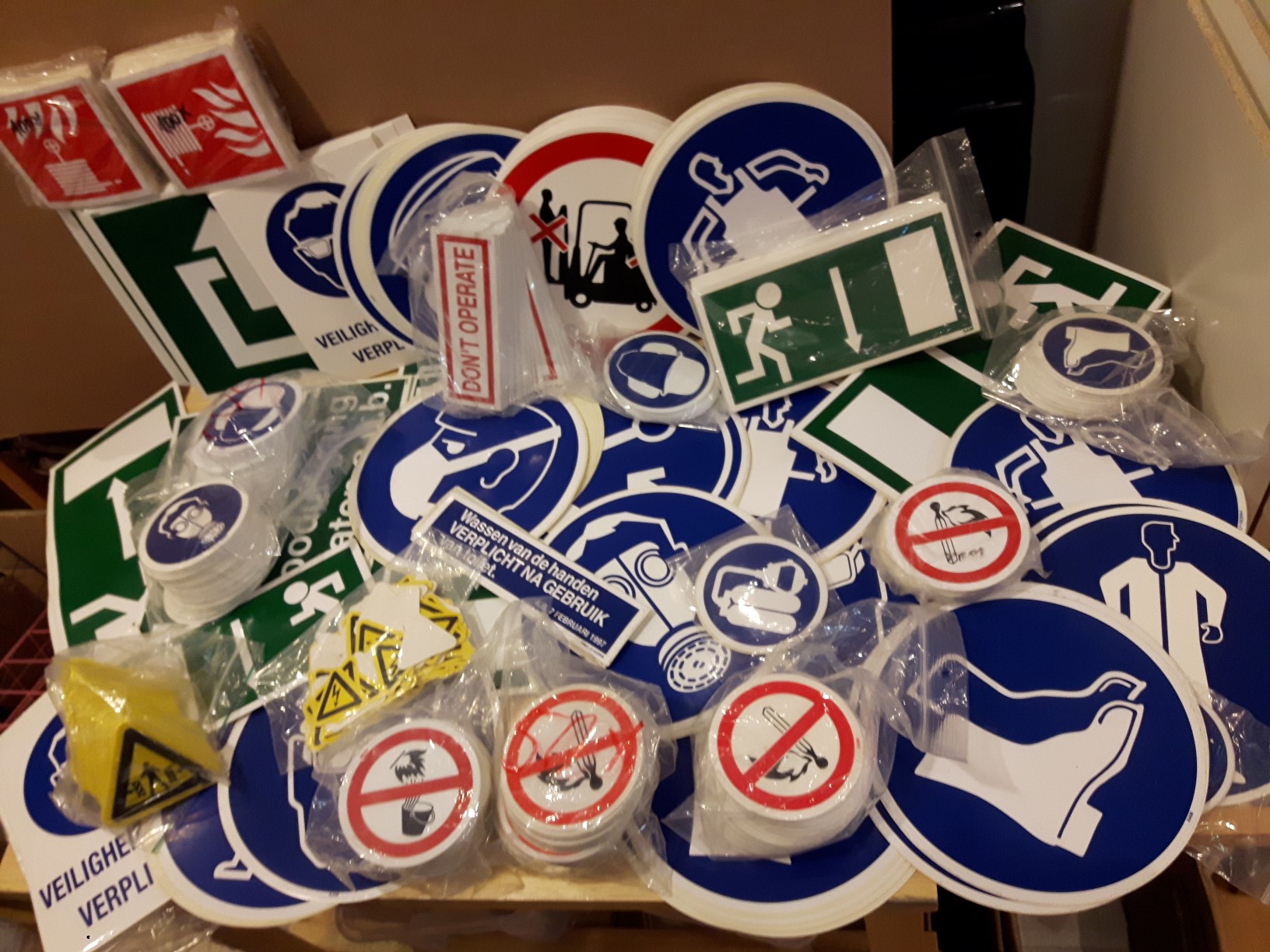 Mix kavel signaleringsborden en stickers, diverse afmetingen, ongeveer ...